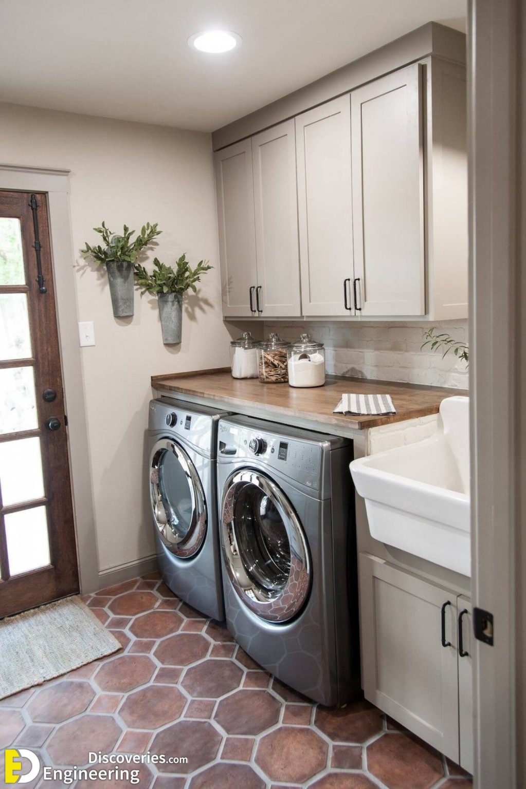 Small Bathrooms With Washing Machines (Tips And Advice) | Engineering ...