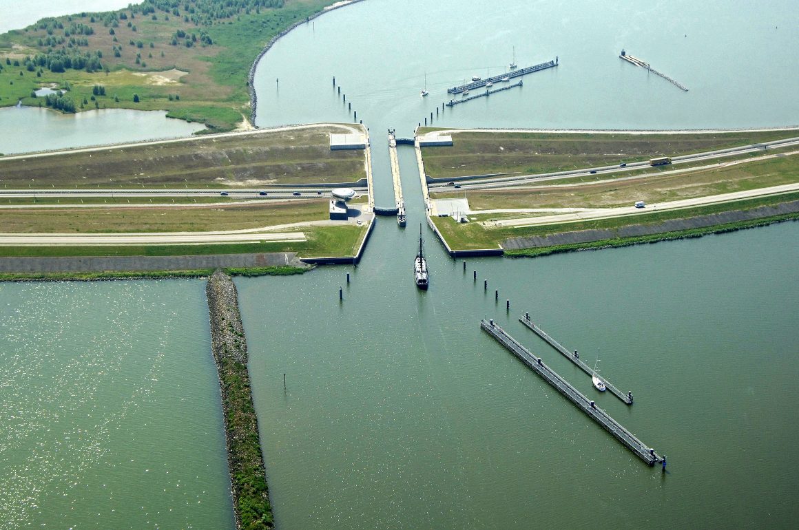8 Water Bridges From Around The World That’ll Make You Want To Float ...