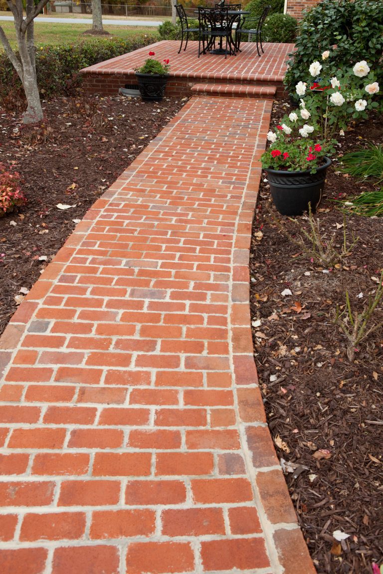 35 Wonderful DIY Ideas to Decorate Your Yard With Bricks - Engineering ...