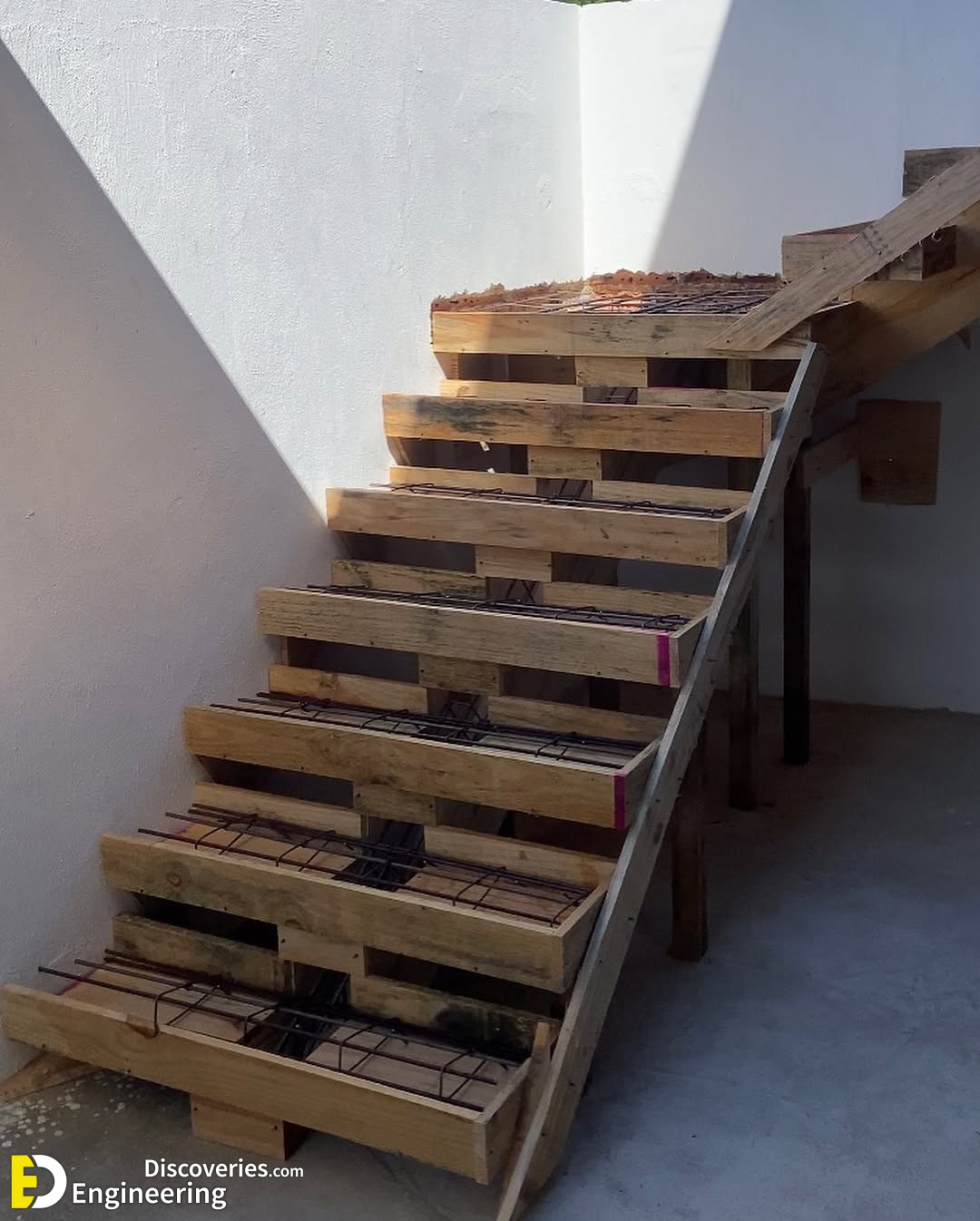 28 Jaw-Dropping Photos Of RCC Stairs Under Construction You Need To See ...